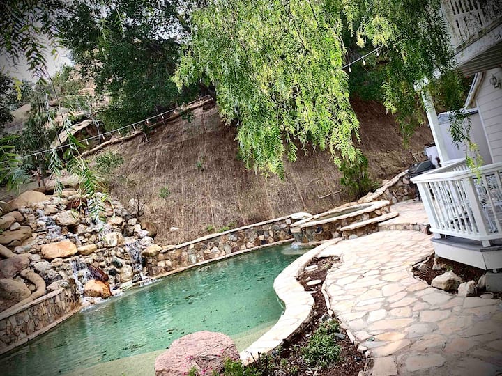 Cottage Hideaway - Los Angeles, CA