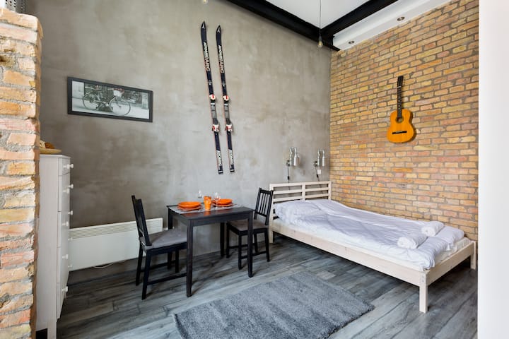 Snowflakes Downtown Studio Apartment - Budapest