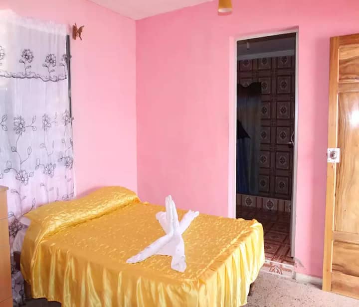Casa Pelicano Room #1. Wifi-24 Horas - The Bahamas