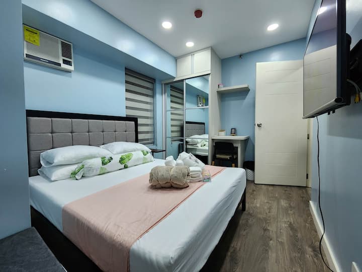 Zinnia Towers - Staycation - Valenzuela