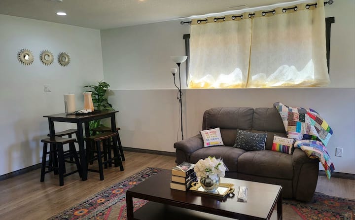 Cozy Room In A Comfortable Basement Suite - West - Lethbridge