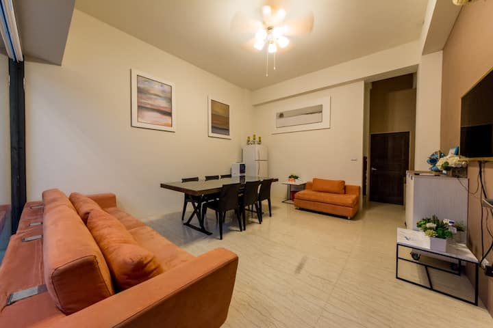 天悅會館埔里全新完工包棟民宿,五個房間獨立衛浴附陽台不加床可以住21位可供烤肉聚餐 - 國姓