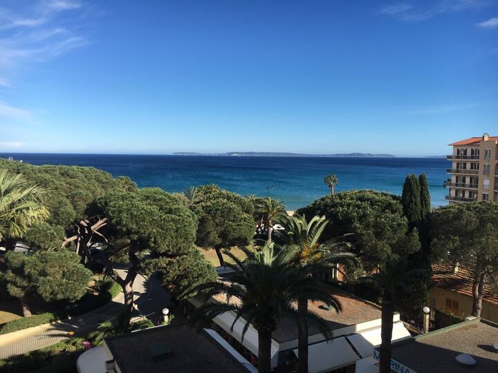 Studio Avec Splendide Vue Sur Mer - Le Lavandou