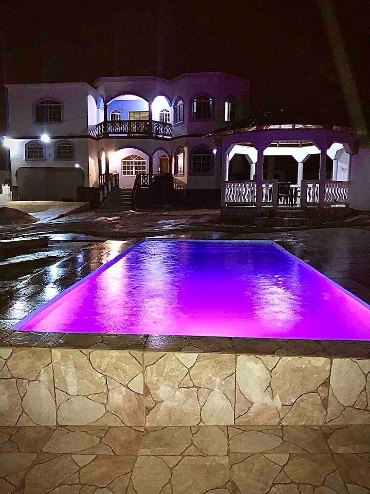 Private Suite: Beautiful Home In St. Elizabeth - Santa Cruz