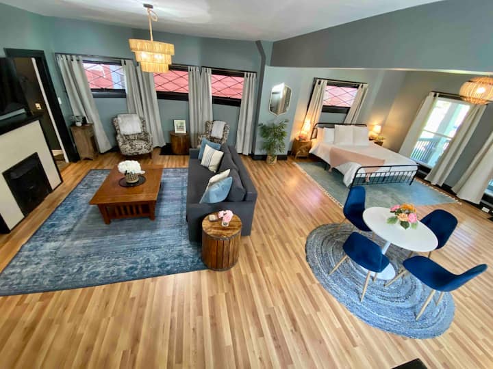 Newly Renovated! Walk To Shops & Restaurants! - Murray Hill, KY
