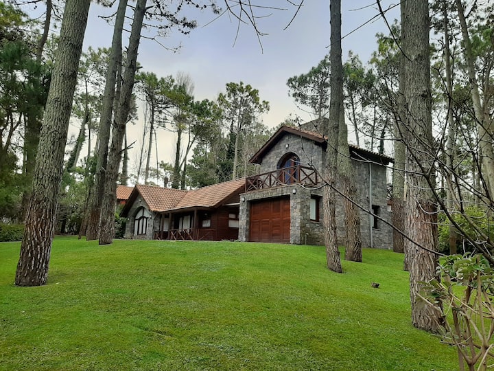 Casa Muy Calida Y Luminosa A 200 Mts Del Centro. - Pinamar