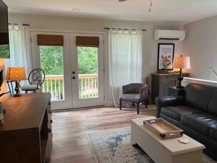 Lovely Upper 2 Bedroom Guest House - Davidson, NC