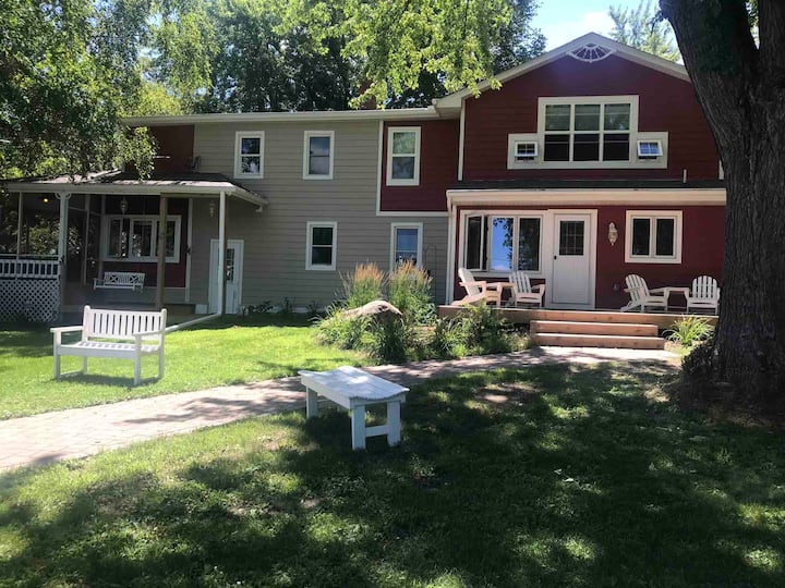 Country Stay On The 22 Acre Vineyard & Winery - Stillwater, MN