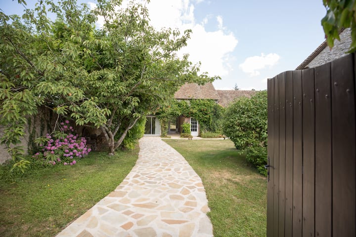 Une Maison De Charme - Anet