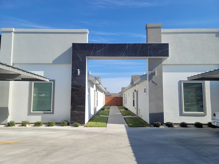 A3 Beautiful 2br/2ba Apt Near Mall / Airport - Pharr, TX