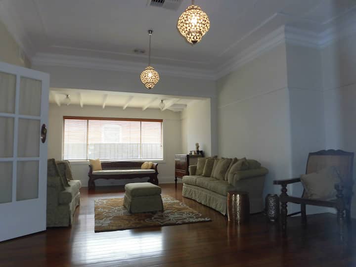 The Cedar B & B Angkor Suite - Albury