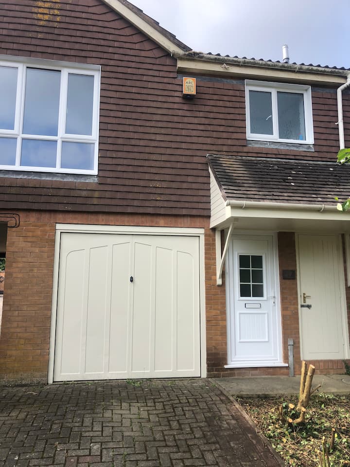 Serviced 2 Bed Town House - Worcester, UK
