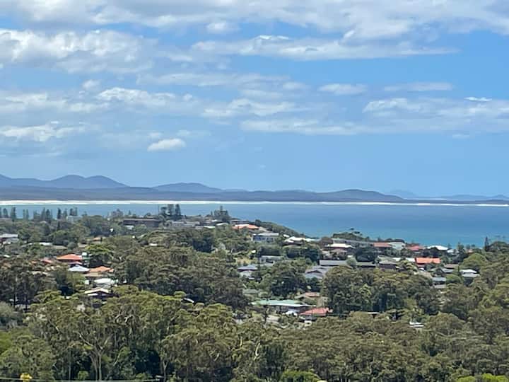 Whale Watch From Huge Relaxing Deck - Port Macquarie