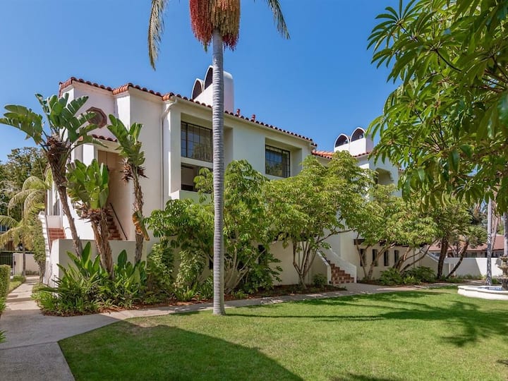 Upscale West Beach Townhome With Solar Heated Pool - Santa Barbara, CA