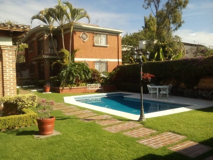 Villa La Pradera C/alberca Climatizada 8hab/8.5bañ - Cuernavaca