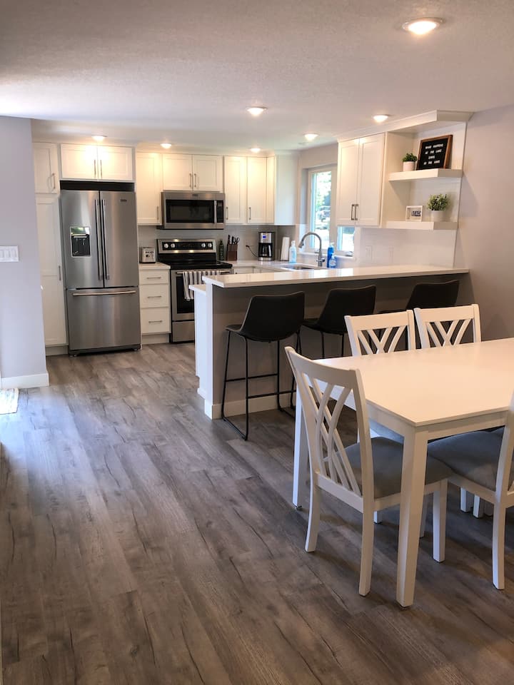 Completely Remodeled Home Close To The Lake! - Clear Lake, IA