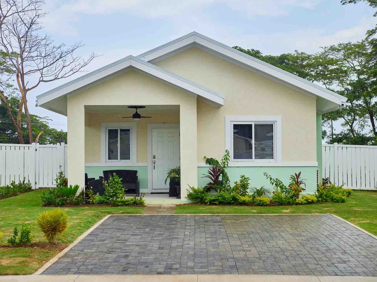 Cozy Luxury Ocean Pointe With Swim pool & parking - Houses for Rent in ...