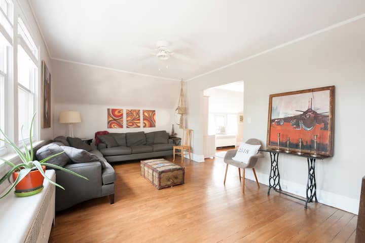 Sunny & Spacious Private Apt In Artist’s Home - Graceland West - Chicago