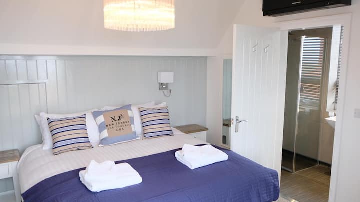 Magnificent 4/5 Bedroom House, 2 Bath,free Parking - Greenwich