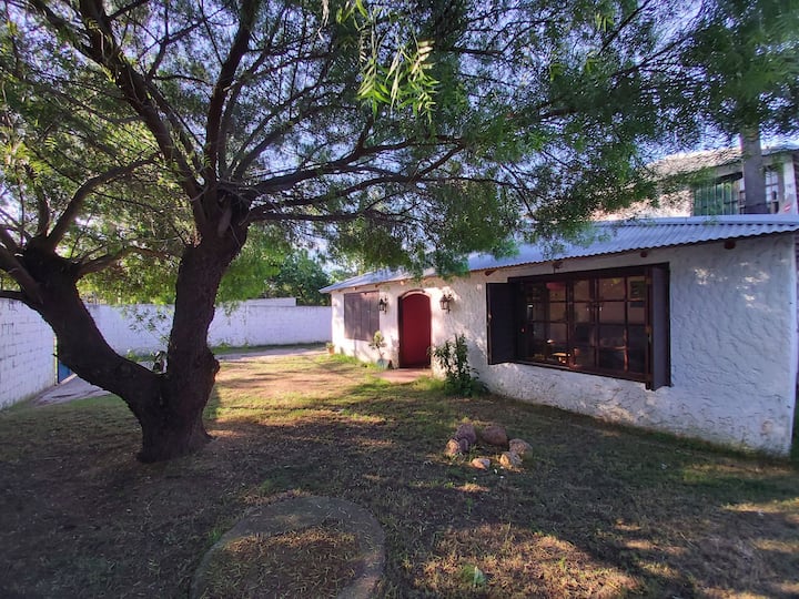 Casa Amplia Con Estufa A Leña Y Piscina - Uruguay