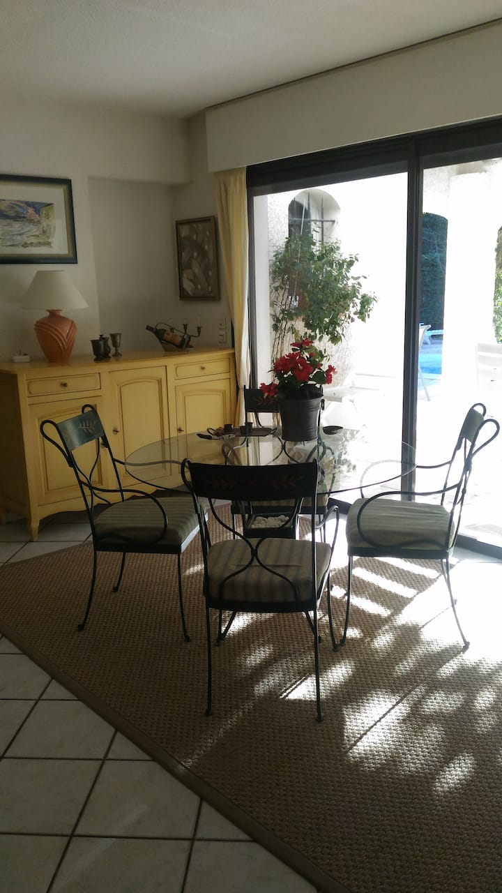 Chambre 14m² +Chambre 10m² +Salle De Bains + Wc - Saint-Raphaël