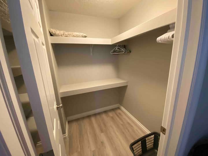 3bed, 2 Bath, Clean, Quiet, Crew Space! - Grande Prairie