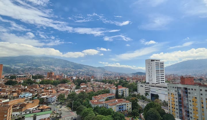 Stunning View Studio 15st Floor, Fast 500mb - Medellín, Colombia