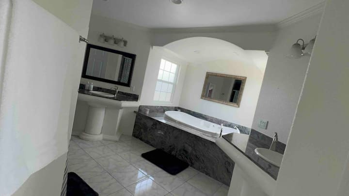6 Beds, Sleeps 10, Jacuzi, Ev, Swimpool, Gym, Crib - Tracy, CA