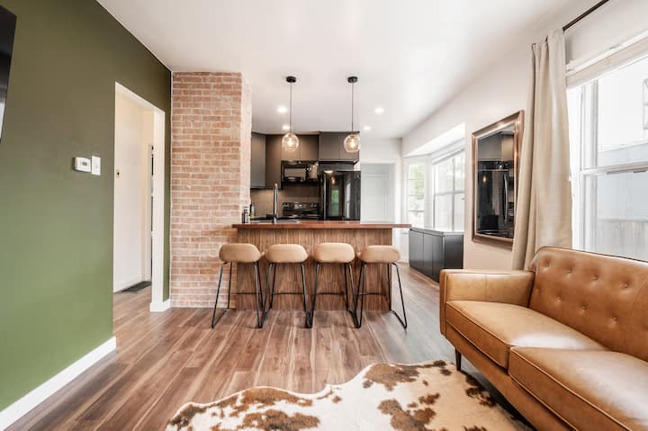 ⭐ Entire Modern Downtown Cottage Hosted By Katie ⭐ - Salt Lake City, UT