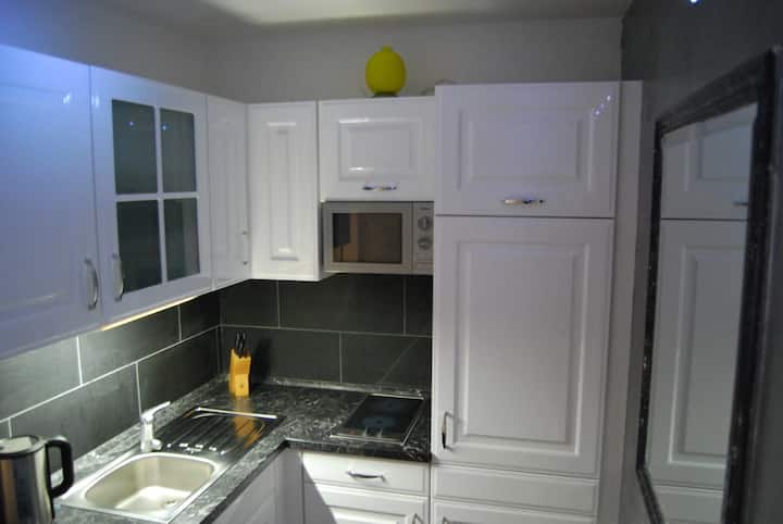 City Appartment In Top Lage Direkt U-bahn & Hbf - Stuttgart