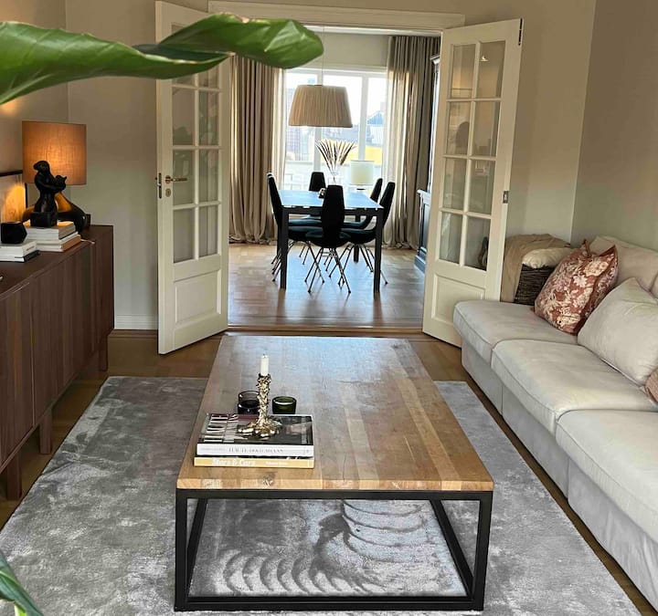 Bo Romslig Midt I Byen Med Gratis Parkering - Kristiansand