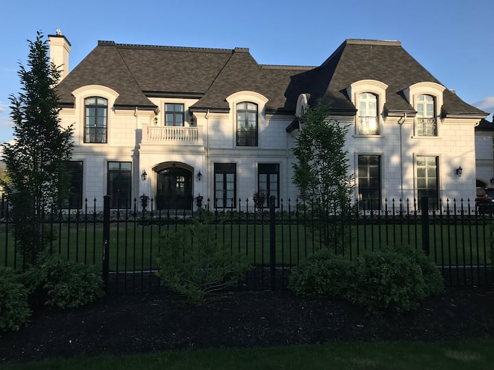 Chateau Calcaire Carriage House - Kelowna