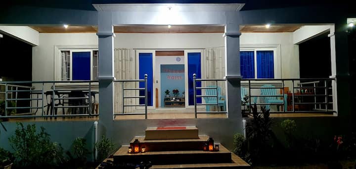 The Getaway Beach House - Lobo
