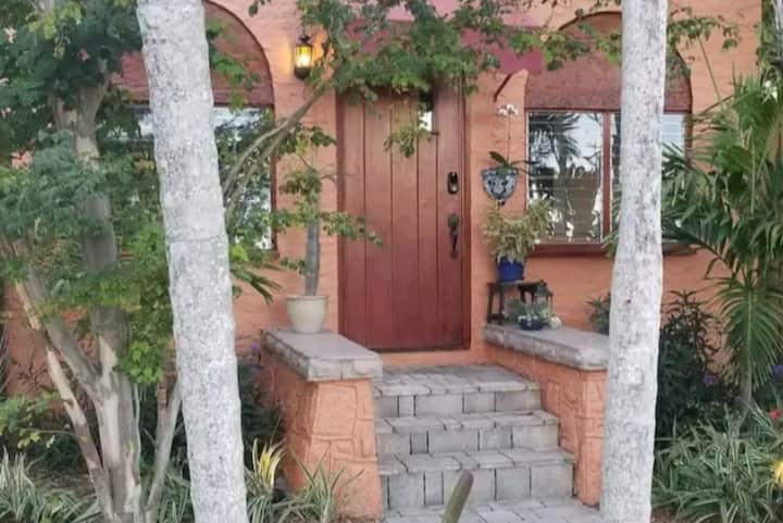 Dowtown Lake Worth Spanish Style - Lake Worth, FL