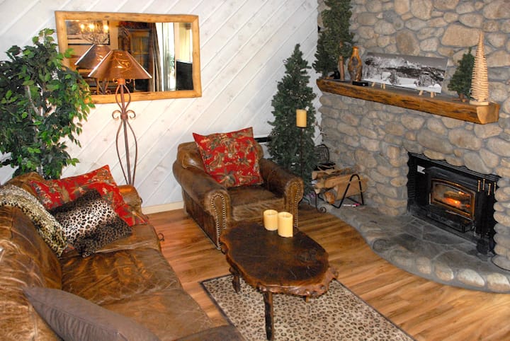 Beautiful Spacious Snowcreekii 
2 Bedroom
4 Beds - Mammoth Lakes, CA