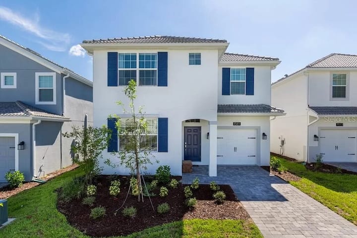 6 Bedroom 5 Bath Luxury Home W/pool/spa - Davenport, FL