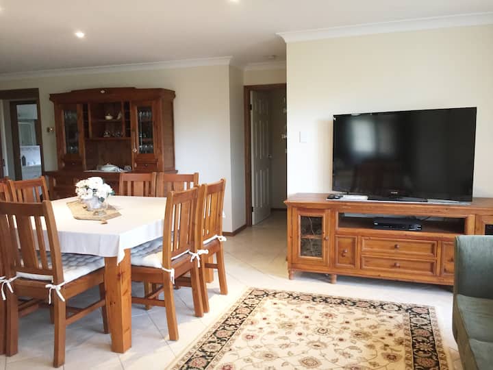 Family & Friends: Stay For A Night, Week Or Longer - Bowral