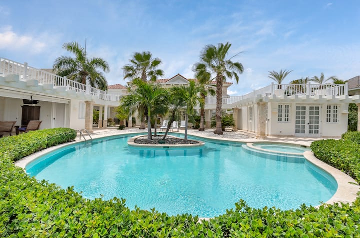 Villa Blanca: Lux, Near Beach W/ Pool & Full Staff - Punta Cana