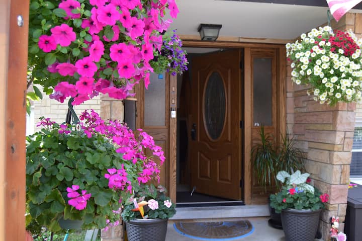 Amazing 2 Bedroom Apartment On Prime Location - Skokie, IL