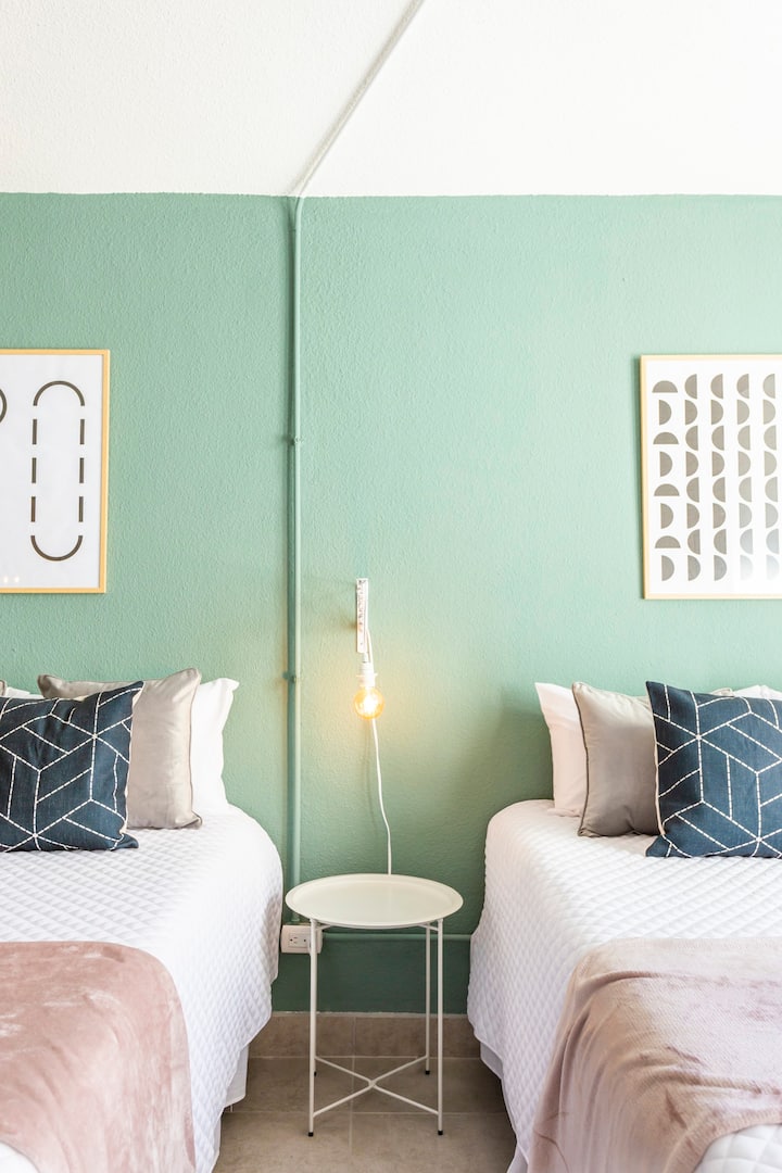 Kiiper | Sun-filled Family Studio | 4 Ppl - Guatemala