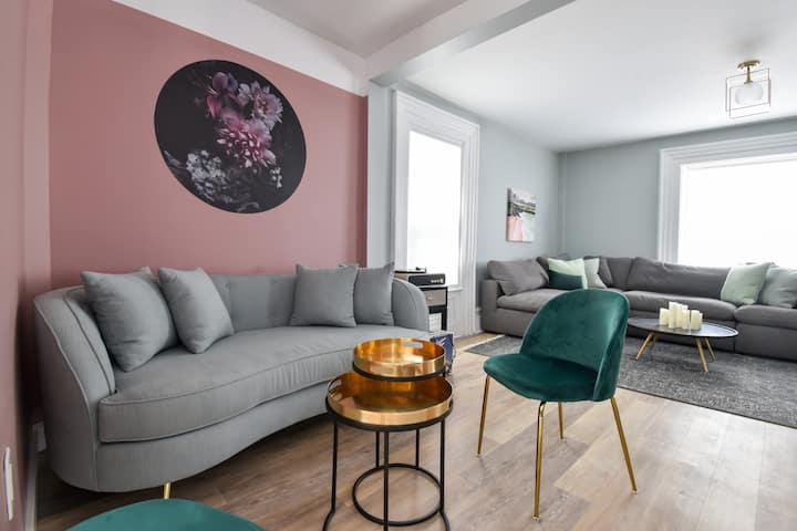 The Smith - Renovated 4 Bedroom - Prince Edward