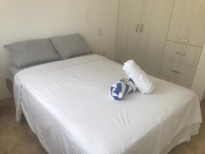 Bedroom In Residencial Home- Wifi, Pool, Spacious - Playa del Carmen