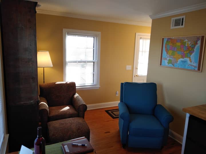Cottage Retreat - Wine, Horses, Convenient - Lexington, KY