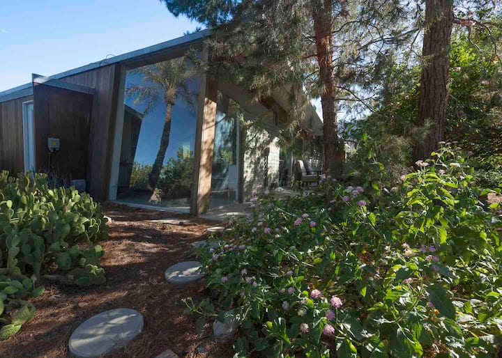 Rancho Mirage, Gated Mid-century. - Cathedral City, CA