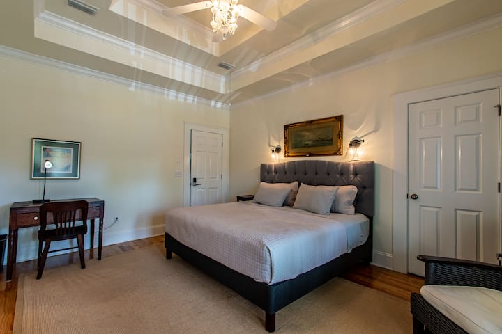 The Oak Room With Private Bath & Balcony - Jacksonville, FL