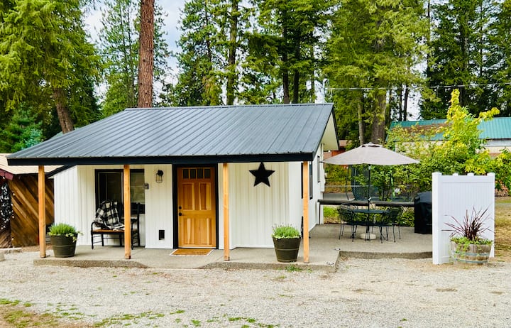 Adorable Harbor Island Hideaway. - Post Falls, ID
