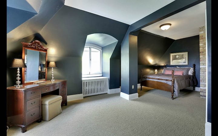 Historic Minneapolis Mansion - 3rd Floor Apt. - Minneapolis, MN