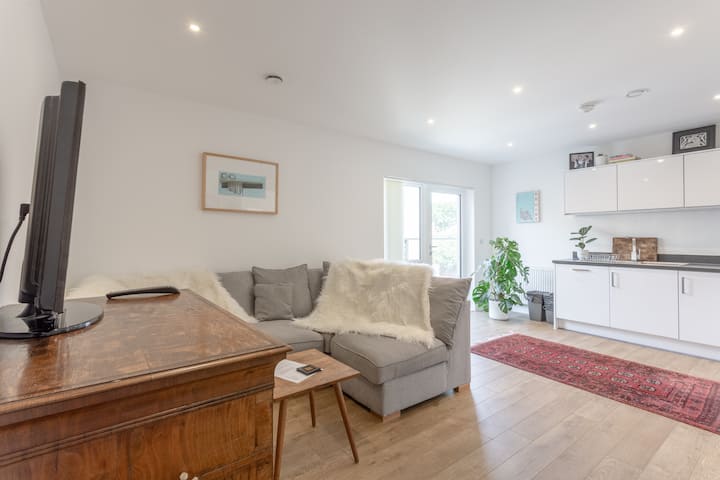 Lovely One-bed In Vibrant Camberwell! - Barnes