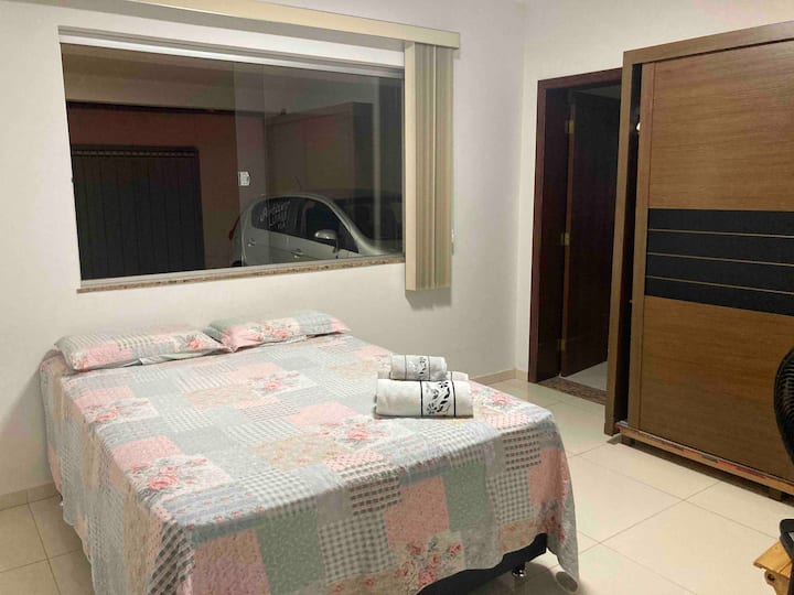 Quarto Com Estacionamento Incluído Em Curvelo - Curvelo