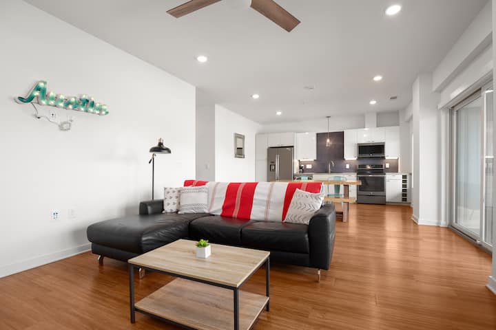 Modern Condo 2/2 With King, W/d, Gym - Austin, TX